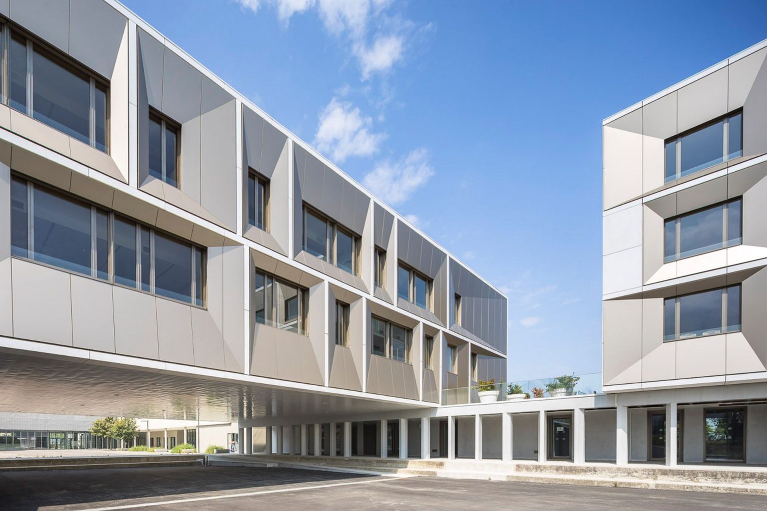 Extension of Emilie du Châtelet High School - Brenac & Gonzalez et Associés